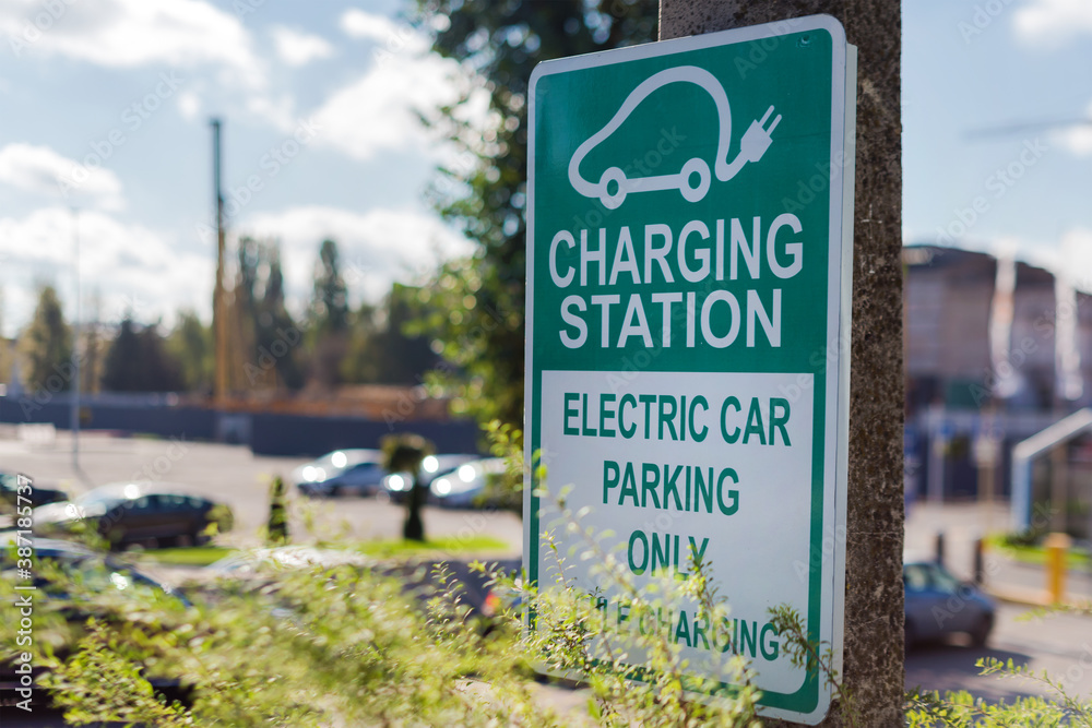 Electric car road sign charging station. Outdoor car parking and ...