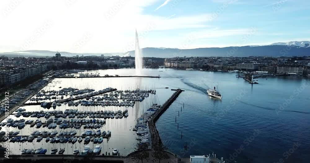 Vue aérienne de la ville de Genève filmée par un drone en 4k. Vue du ...