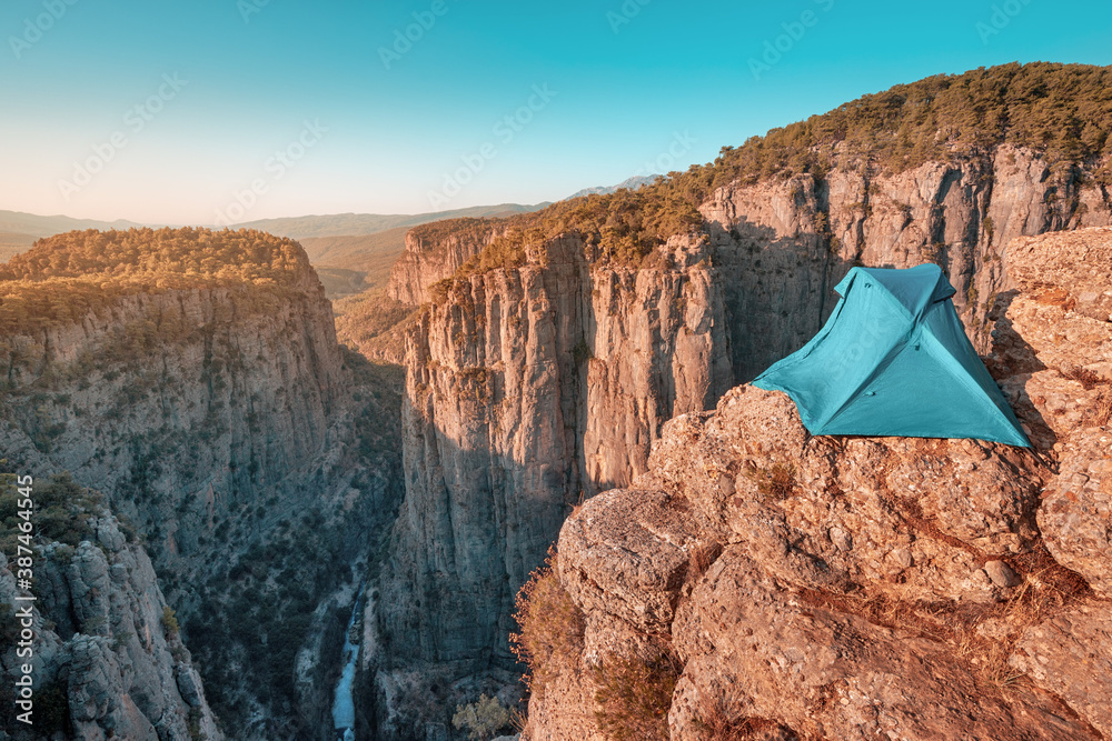 Extreme Rock Climbing Tent