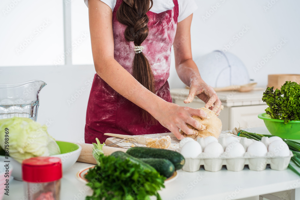 Foto de How to cook. kid cooking food in kitchen. choosing a career ...