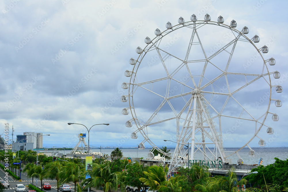 Mall of Asia (MOA) eye ferris wheel in Pasay, Philippines Stock Photo ...