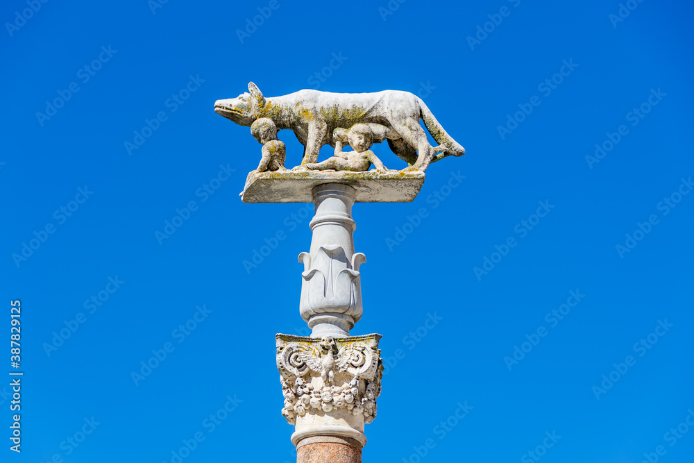 Siena, Tuscany, Italy: the Capitoline Wolf: Statue of the she-wolf ...