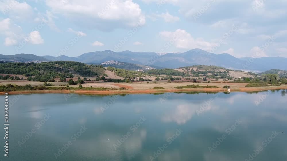 Ferentino, Italia. Vista aerea del lago di Canterno, con le sue acque ...