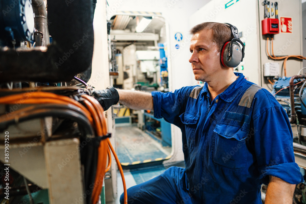 Foto de Marine engineer officer controlling vessel engines and ...