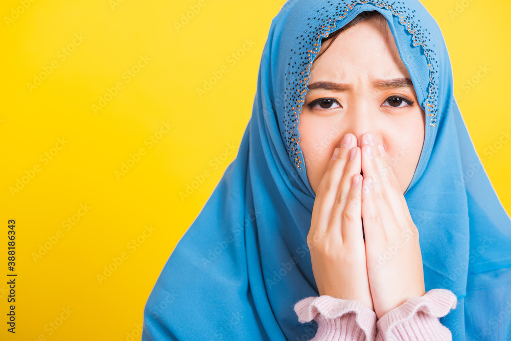 Asian Muslim Arab, Portrait of happy beautiful young woman religious ...