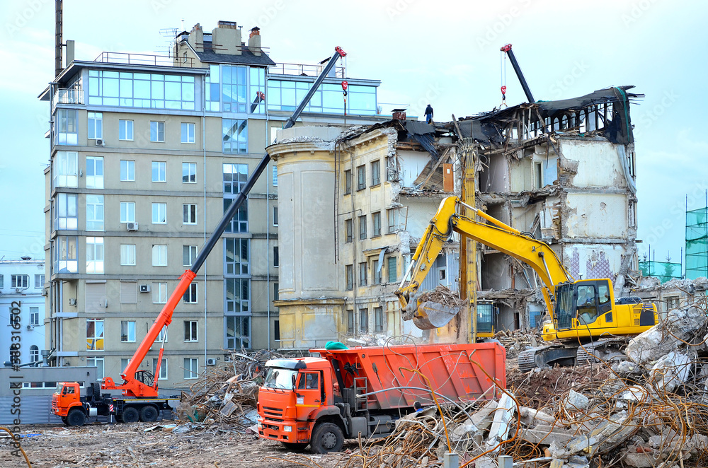 Building destruction, demolition of a building by an excavator Stock ...