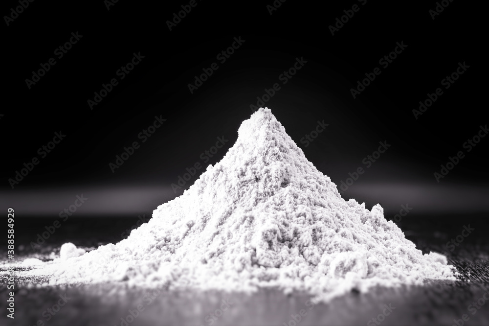 Foto Stock Powdered dolomite. It is a mineral with a clay-like texture ...