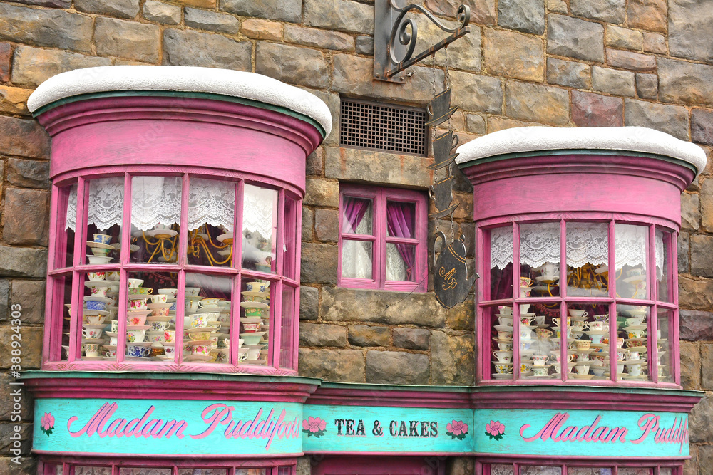 Harry Potter theme Madam Puddifoots tea and cakes store at Universal ...