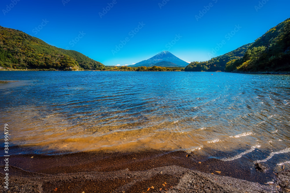 Lake Shoji, one of the Fuji Five Lakes, in Yamanashi Prefecture, Japan ...