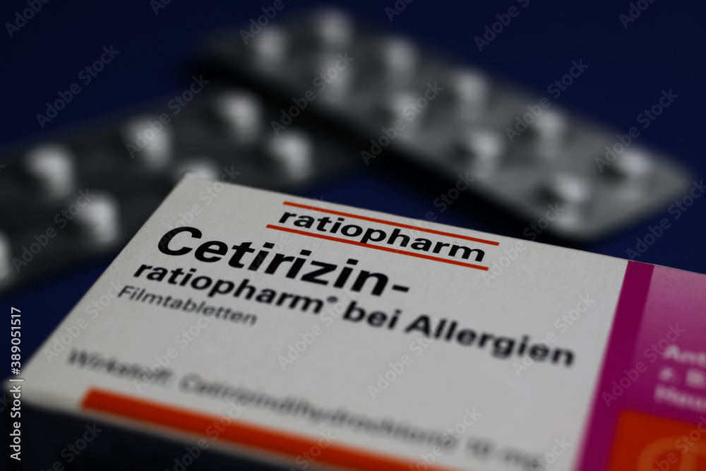 Foto de Viersen, Germany - July 9. 2020: Closeup of isolated box with ...