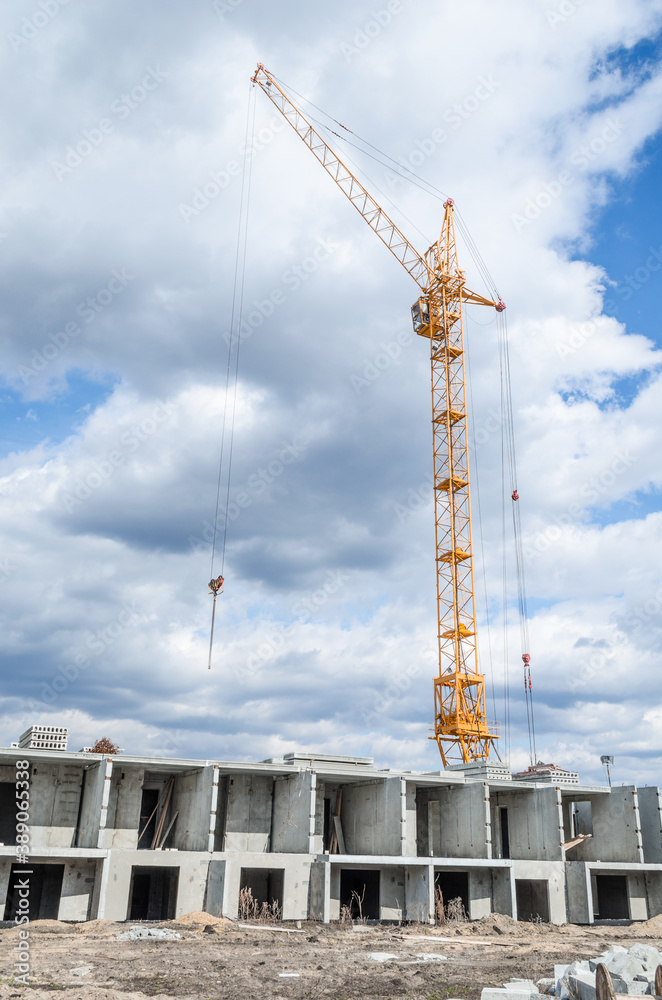 Hoisting tower cranes and construction of new apartments Stock Photo ...