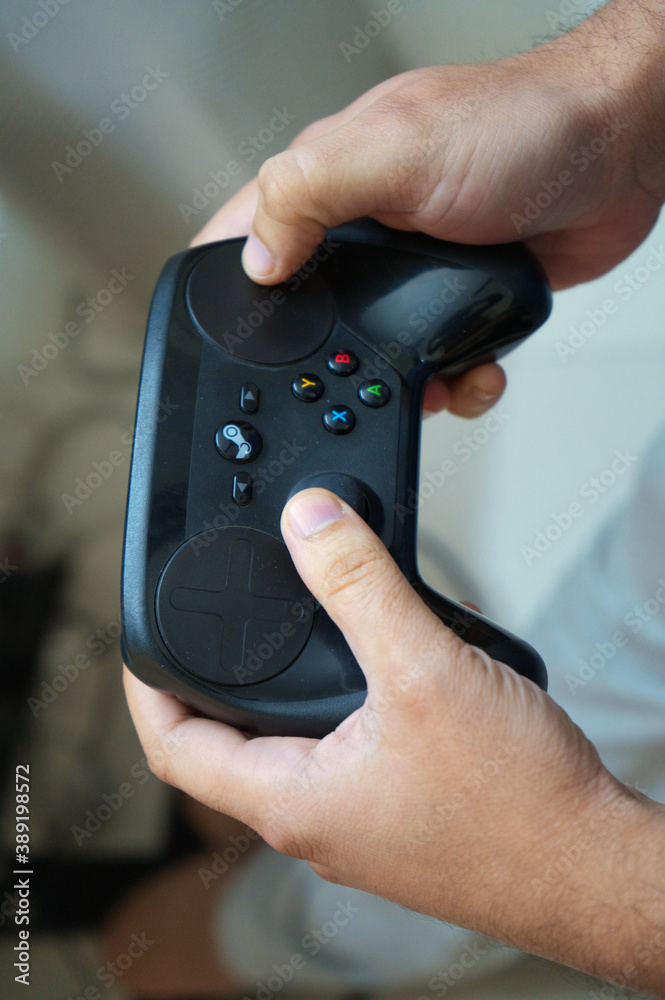Steam Controller by Valve with its original box in its original state ...