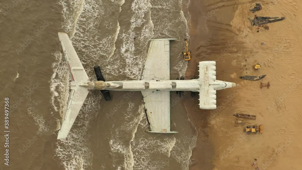 Lun-class ekranoplan, a formerly top-secret Soviet naval vessel. Giant ...