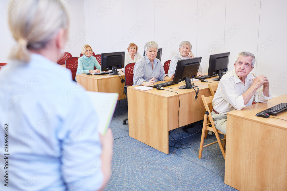 Lecturer and seniors in a computer course Stock Photo | Adobe Stock