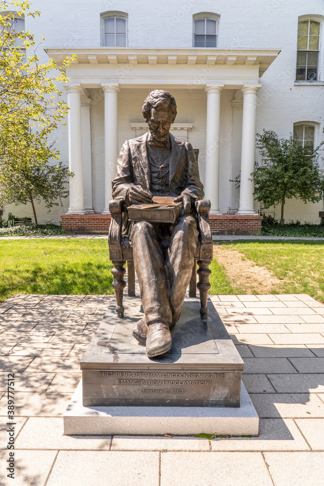 Gettysburg, PA - Sept. 8, 2020: Bronze statue of Abraham Lincoln ...