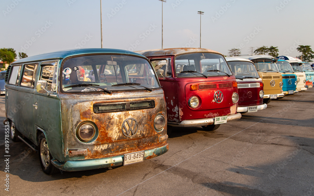 Vintage Volkswagen Microbus Transporter T2 in Bangkok VW owner club ...