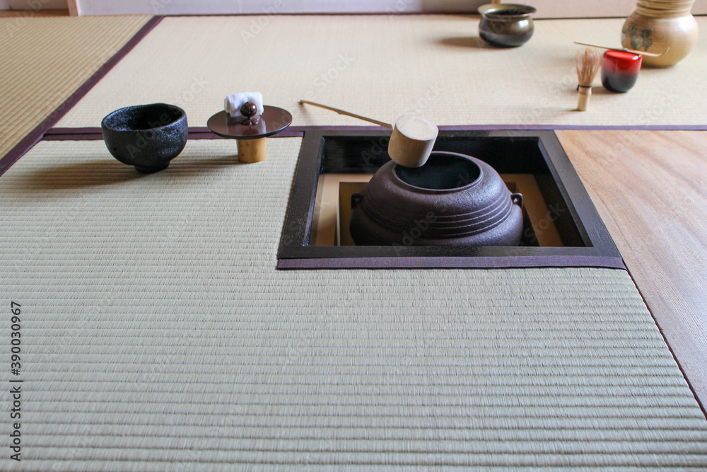 Matcha tea ceremony utensils in the Japanese tatami tea room Stock ...