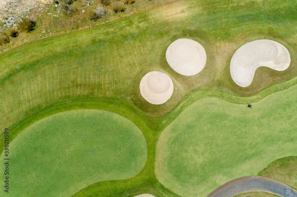 Foto de Aerial top down views of golf course greens, bunkers and ...