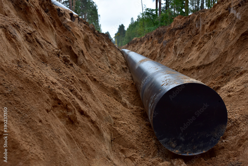 Foto de Installation Natural Gas pipeline. Crude Oil Pipe ...
