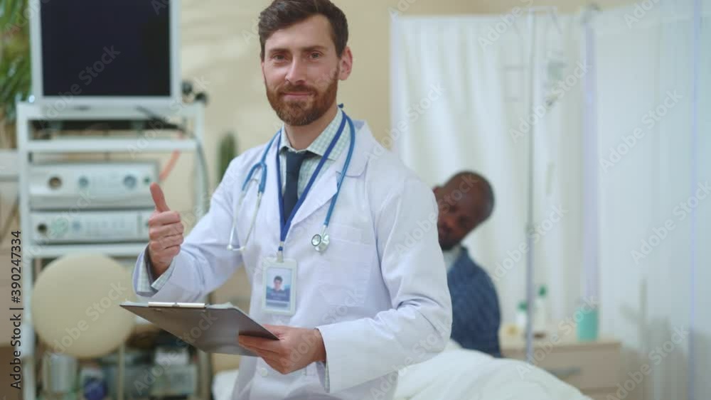 Vidéo Stock Funny cheerful caucasian doctor smiling showing thumbs up ...