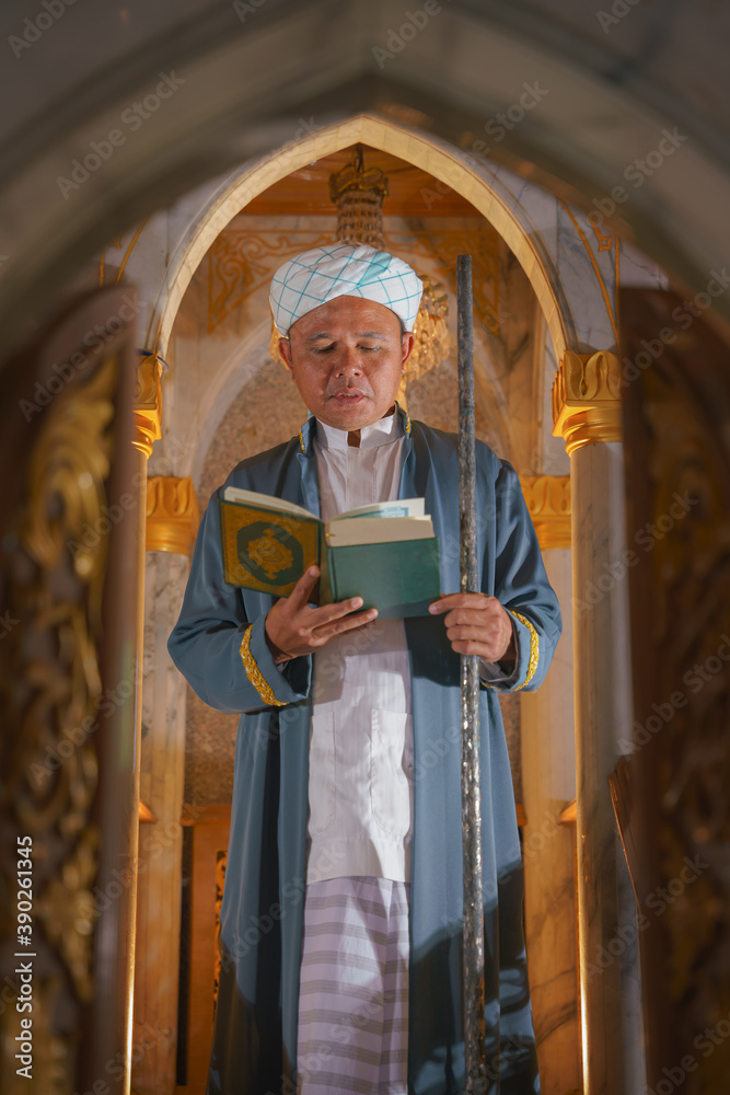 islam imam making speech in isramic worship ceremony in mosque Stock ...