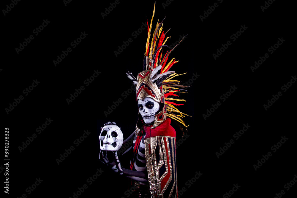 hombre latino , catrin de dios azteca, calavera prehispanica, con ...