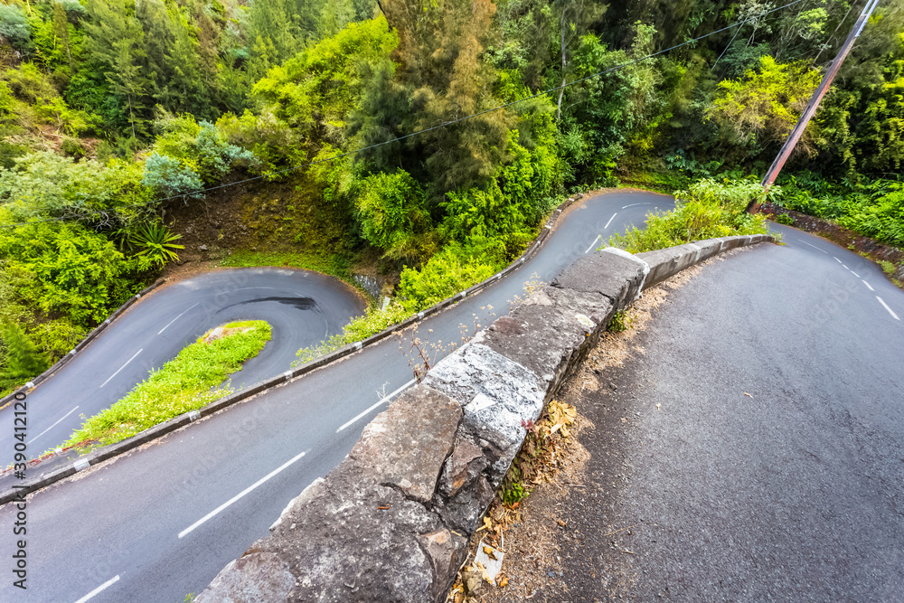 La route aux 400 virages, cirque de Cilaos, île de la Réunion Stock ...
