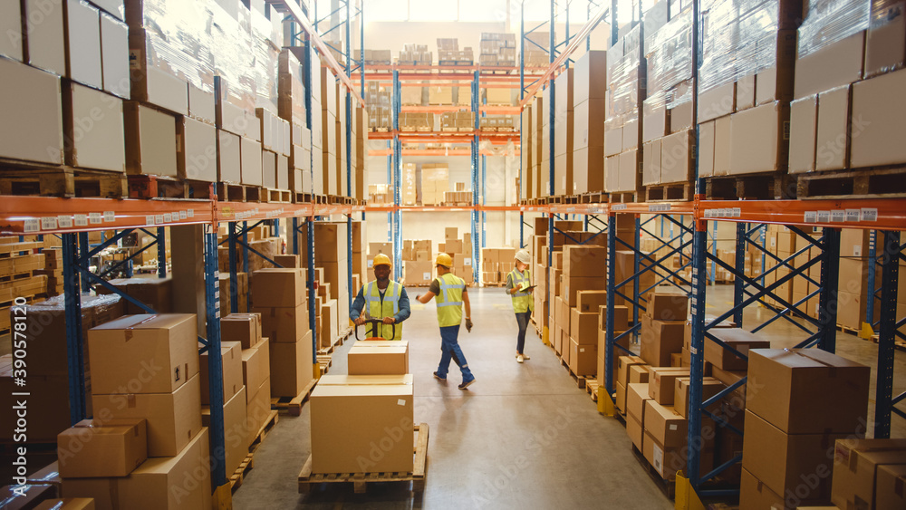 Retail Warehouse full of Shelves with Goods in Cardboard Boxes, Workers ...