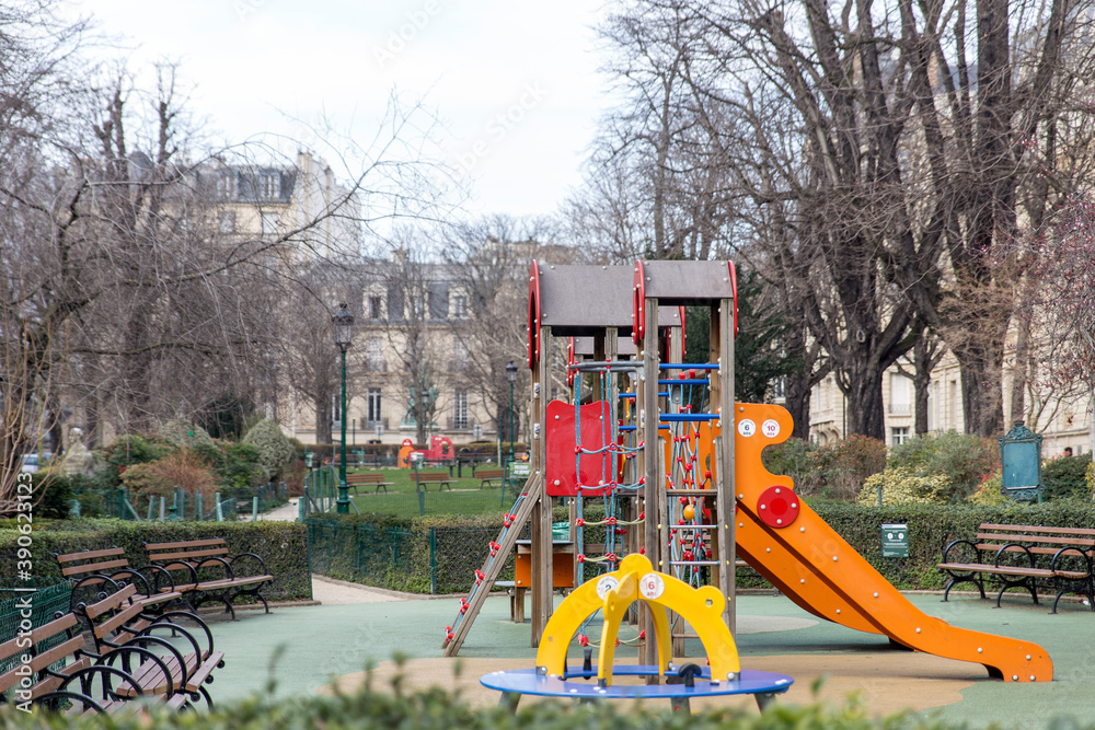Parque Infantil o Jardin de Infancia en la ciudad de Paris, pais de ...