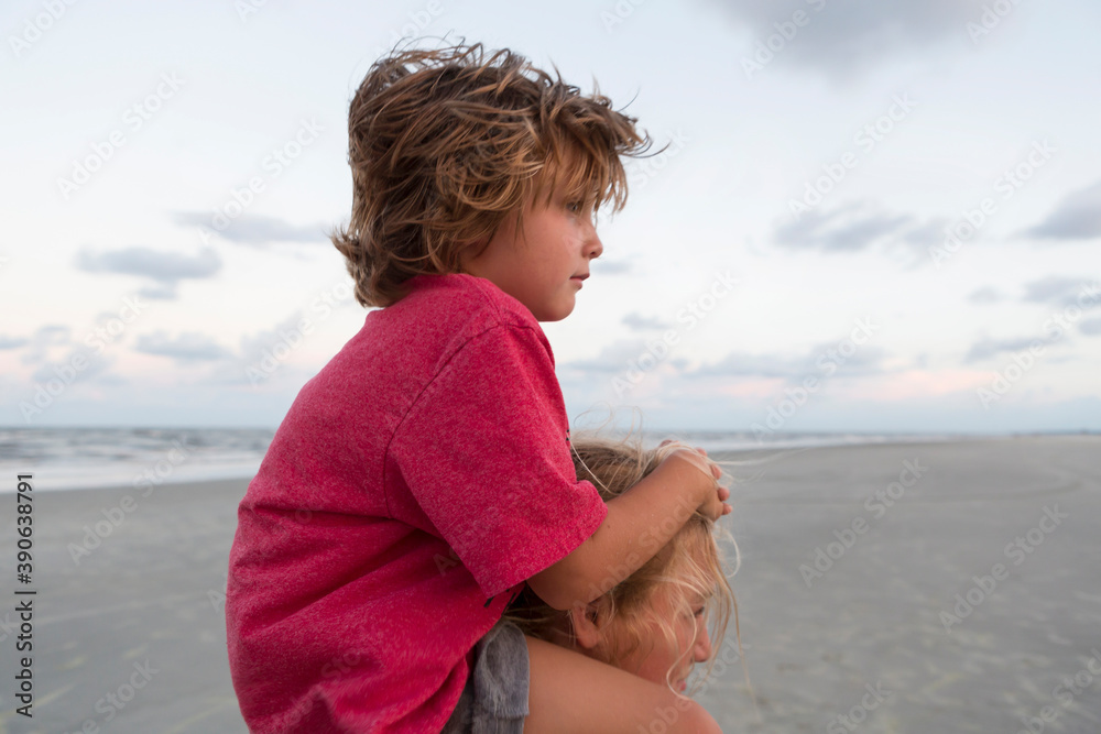 5 Year Old Brother Riding On His Sisters Shoulders At The Beach Georgia Foto De Stock Adobe