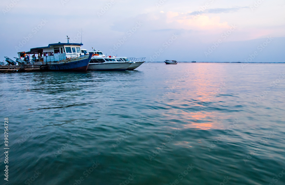 Fotka „Boats for tourist and passengers in Bidadari Island. Bidadari ...
