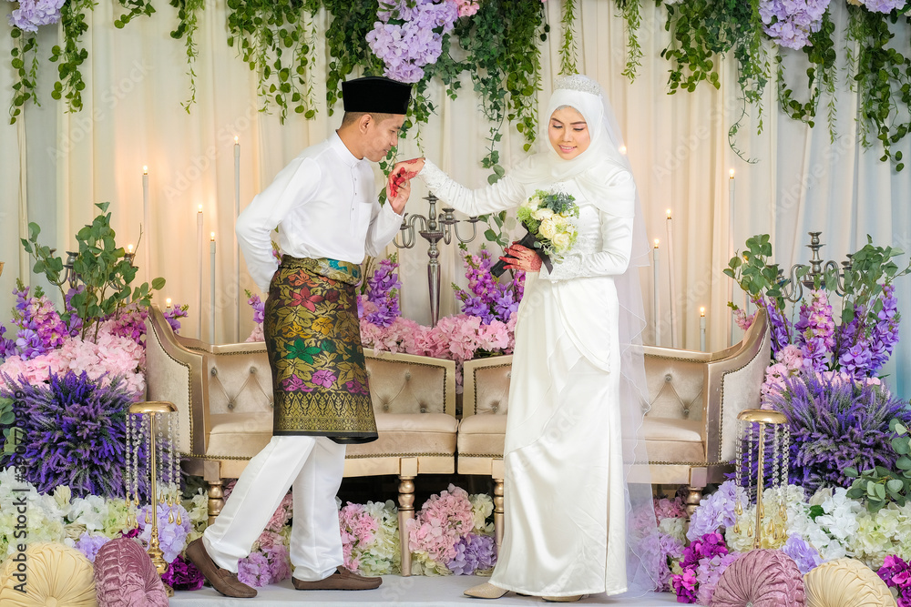 Indoor shooting for Malay wedding, the bride and groom wearing Malay ...