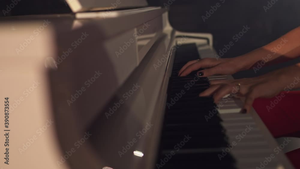 Vídeo do Stock: Woman pianist plays gentle classical music on a ...