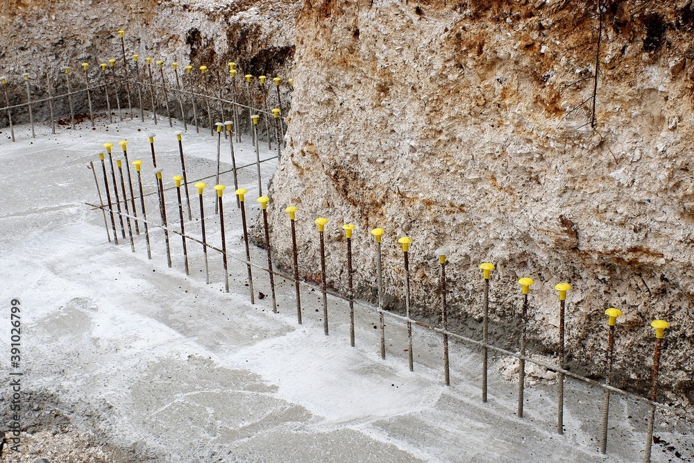 Concrete retaining wall footing reinforced with steel rebar Stock Photo ...