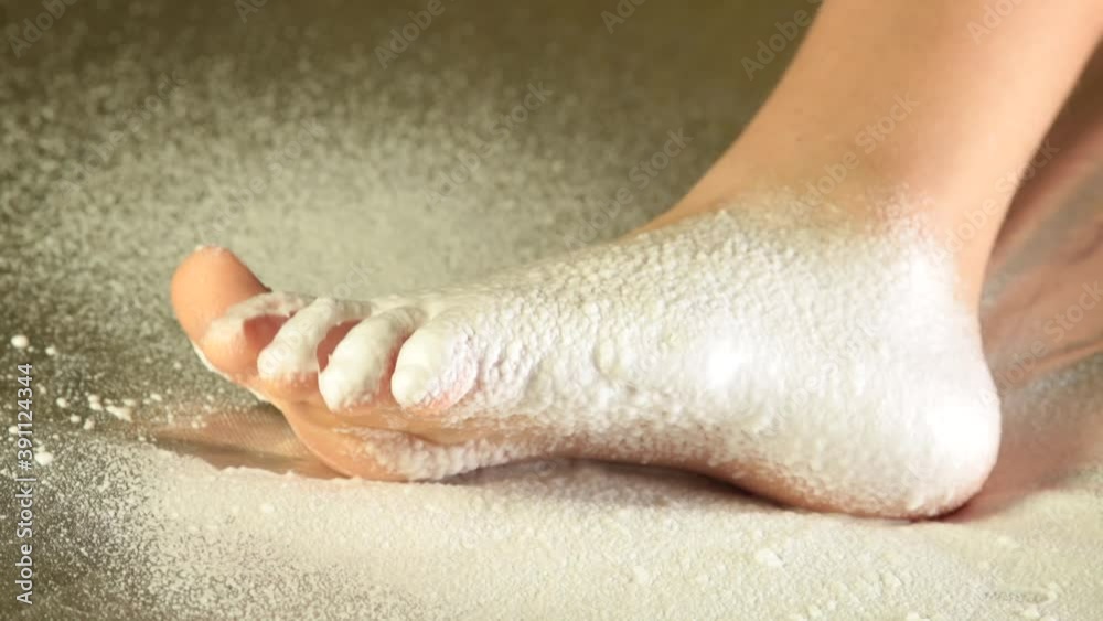 Part of the leg is covered with a protective spray, the toes move ...