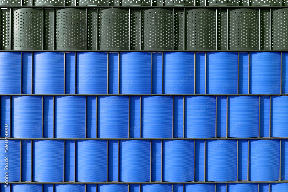 Construction of a double bar mat fence with red braided fence stripes ...