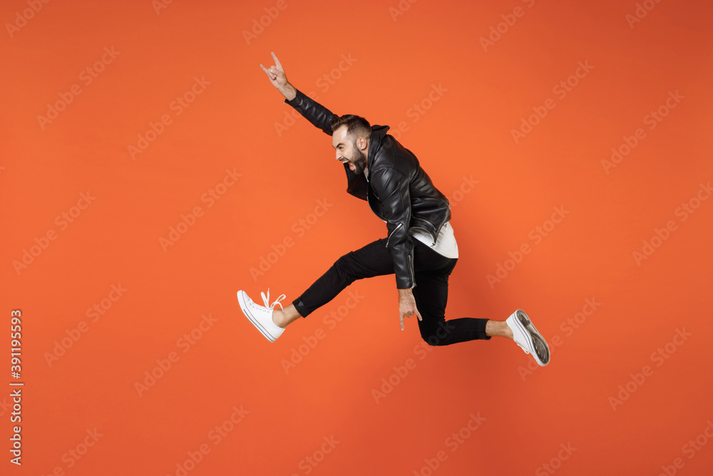 Full length side view of crazy screaming young bearded man in white t ...