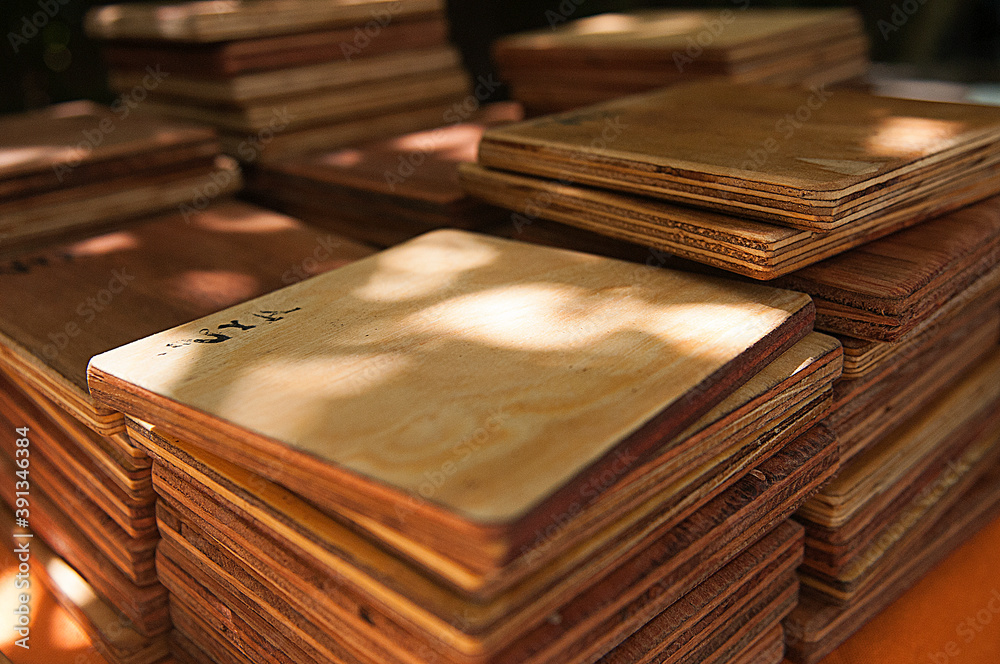 tabla de madera, tabla de picada, plato de madera Stock Photo | Adobe Stock