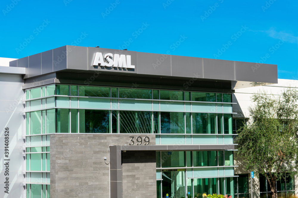 Foto de ASML headquarters in Silicon Valley. ASML, a Dutch company, is ...