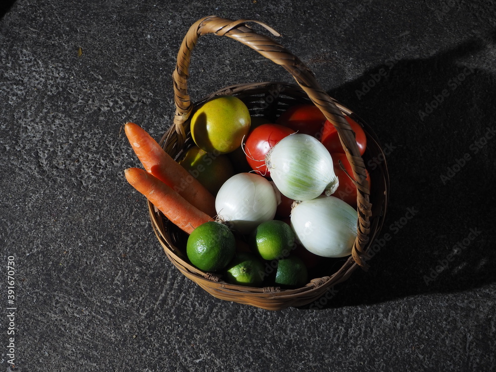 Verduras en una canasta Stock Photo | Adobe Stock