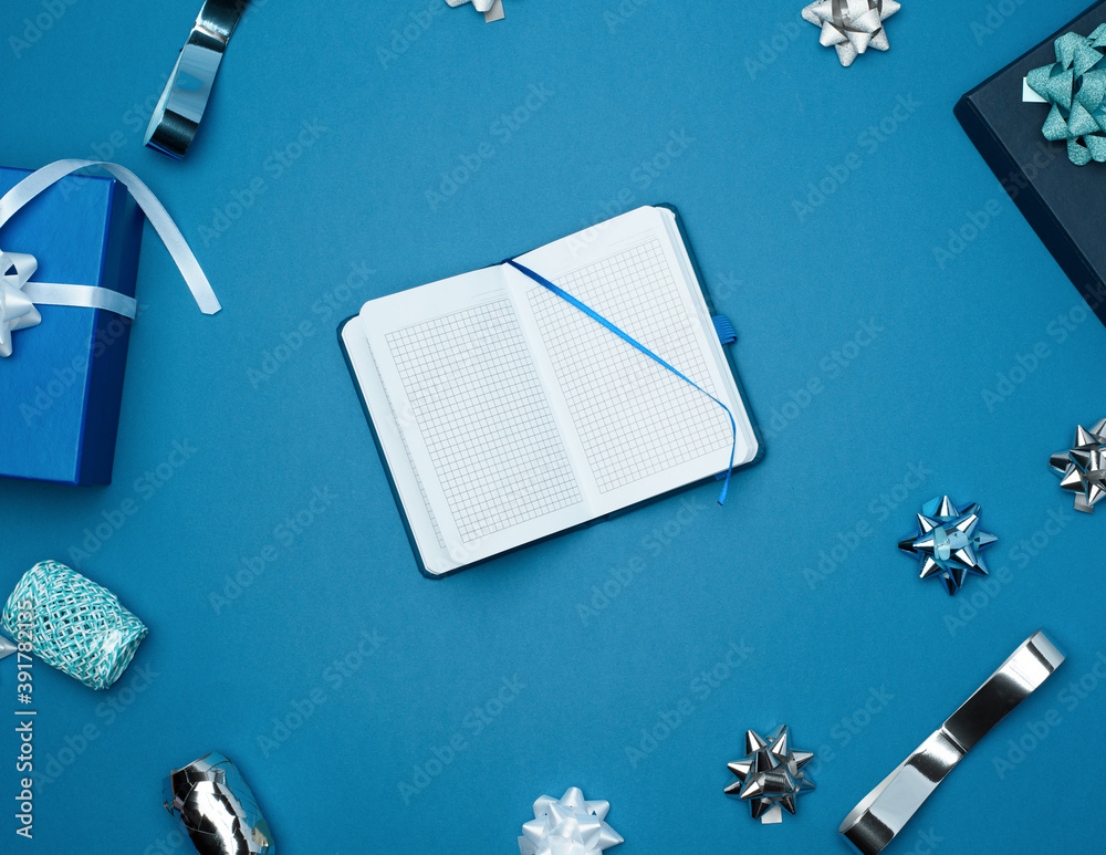 open notebook with empty white sheets, blue background with box Stock ...