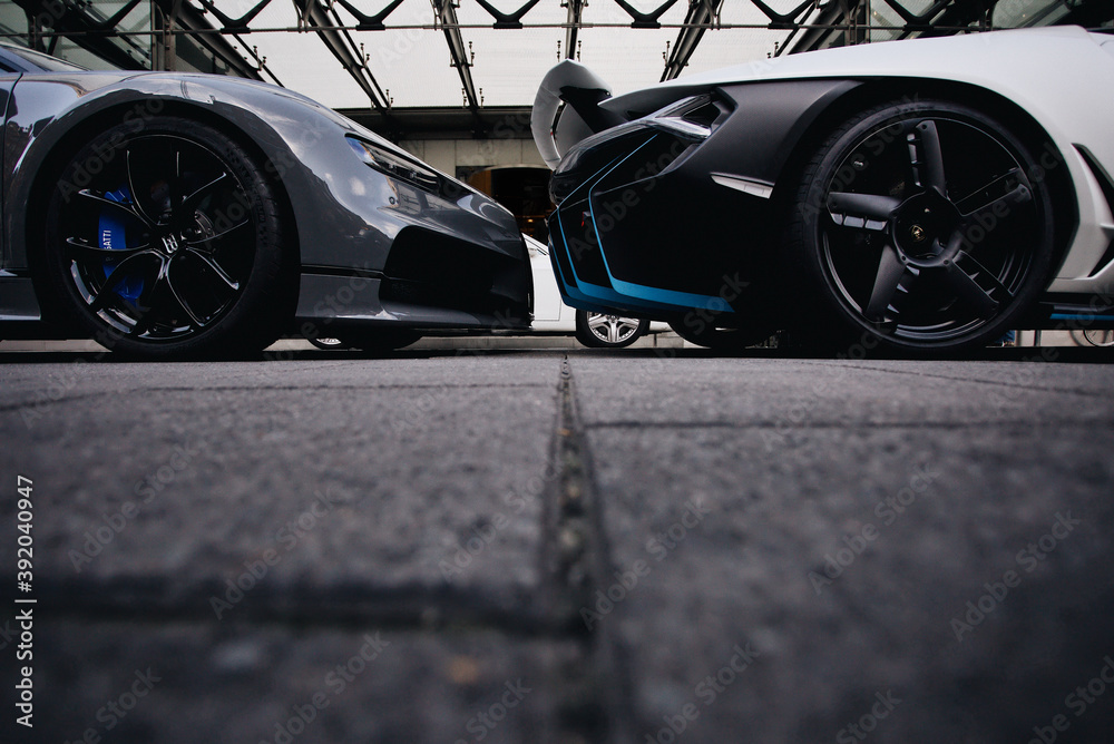 Bugatti Vs Lamborghini Veneno