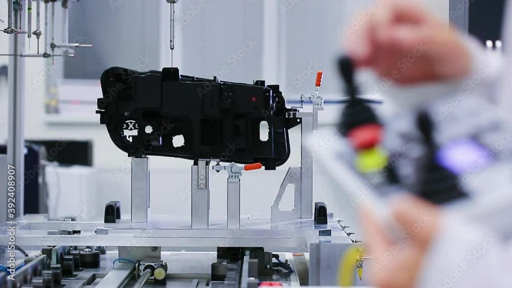 Video „Professional quality engineer measuring on the 3D measurement ...