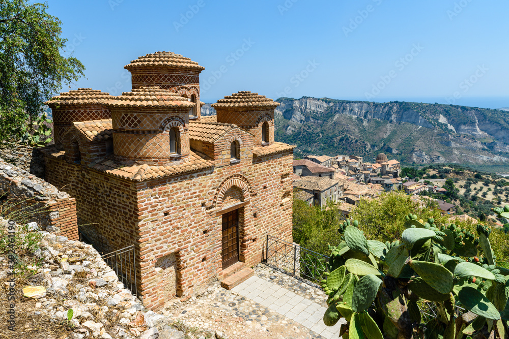 Chiesa bizantina La Cattolica di Silo, Stilo, Reggio Calabria, Italia ...