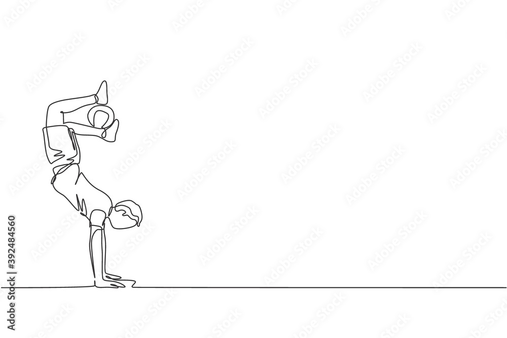One continuous line drawing of young man soccer freestyler practice ...