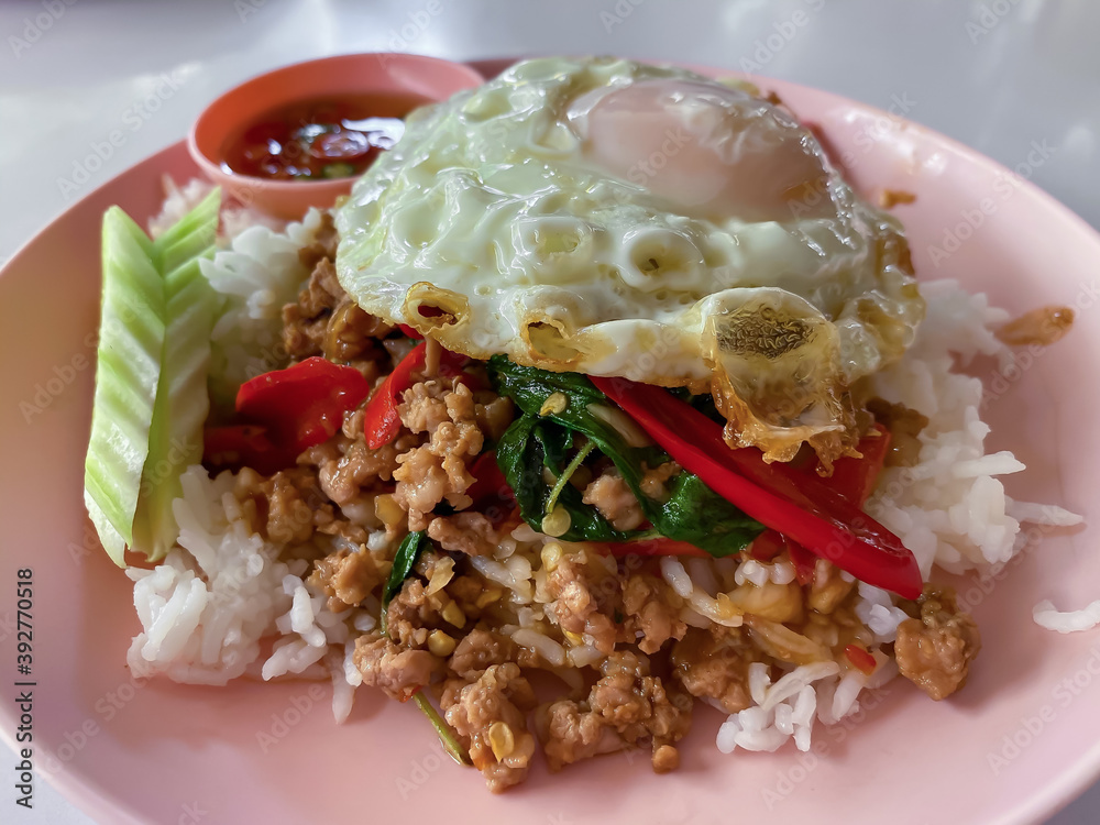 Foto de Pad Krapow, Thai chicken stir-fry with holy basil served with ...