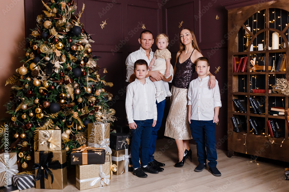 Foto de beautiful happy young family of five stands in full height near ...