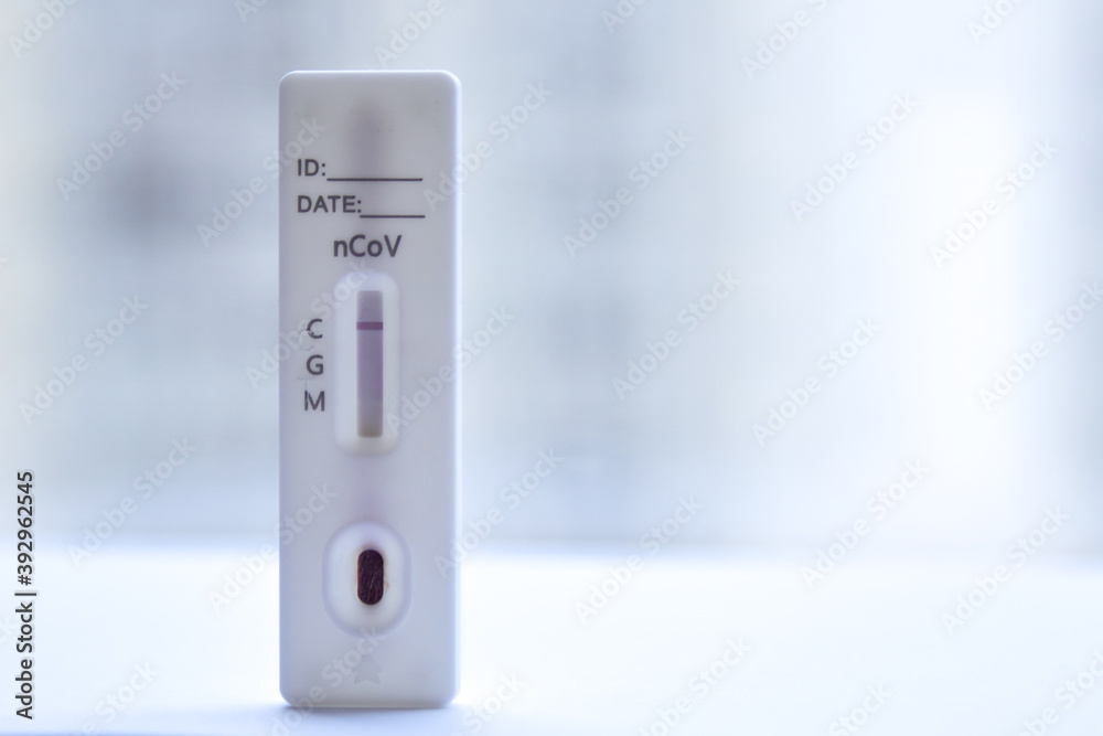 Rapid test for covid, you need a drop of blood and the result is ready ...
