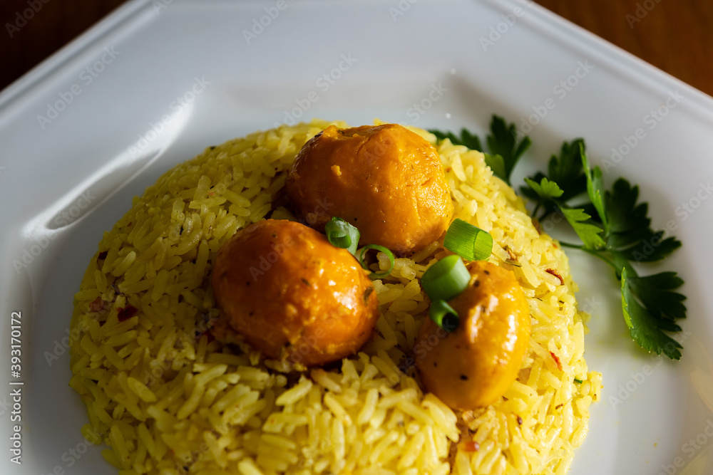 Um prato de arroz com pequi - comida típica de Goiás, região central do ...