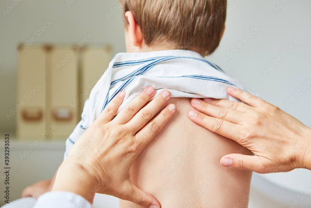 Alternative practitioner touches back of child with hands Stock Photo ...